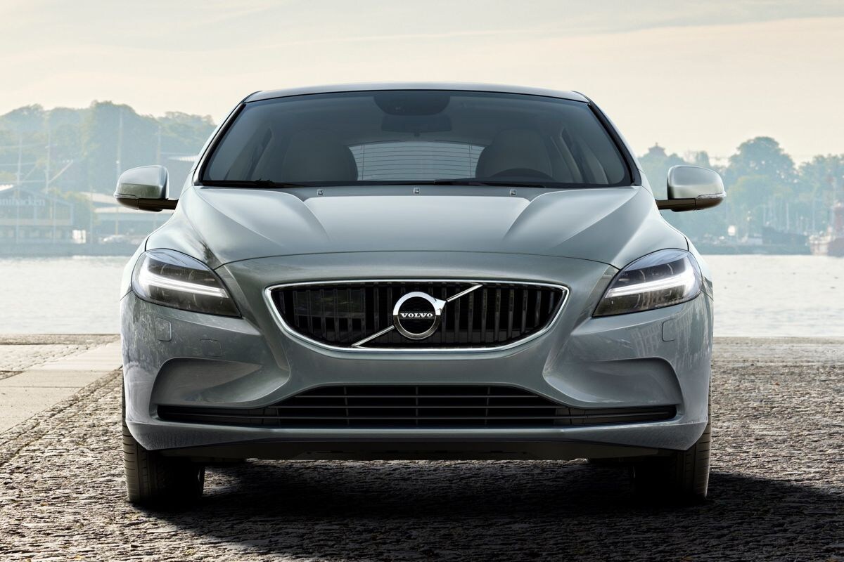 Volvo V40 T4 R-Design (2017) review - AutoWeek