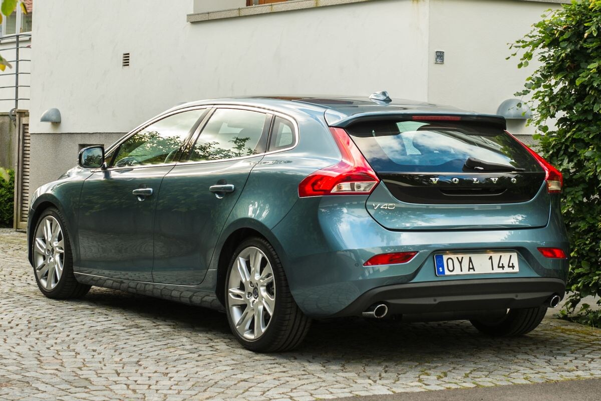 Volvo V40 - Facelift Friday - AutoWeek